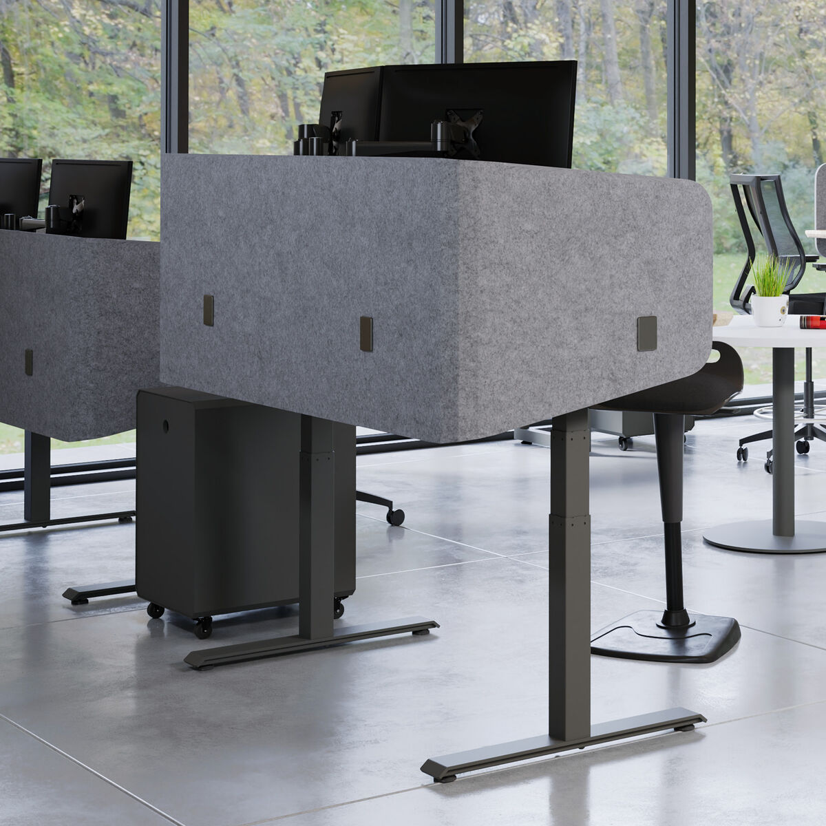 Privacy Desk Surround 60 | Privacy in an Open Office | Vari®